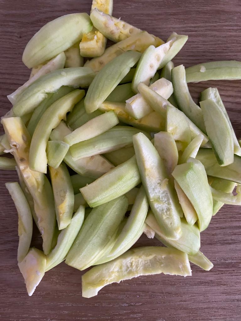 Aloo Parwal Sabzi | Aloo Parval Sabzi | Parwal Sabzi