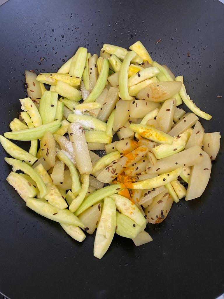 Aloo Parwal Sabzi | Aloo Parval Sabzi | Parwal Sabzi