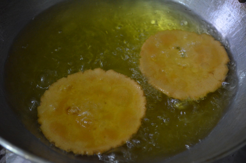 Thattai – Easy Thattai Recipe