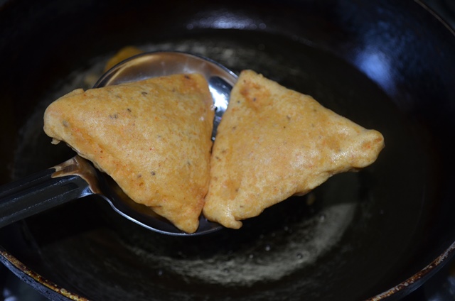 Bread Bajji – Bread Pakora – Tea Time Snacks