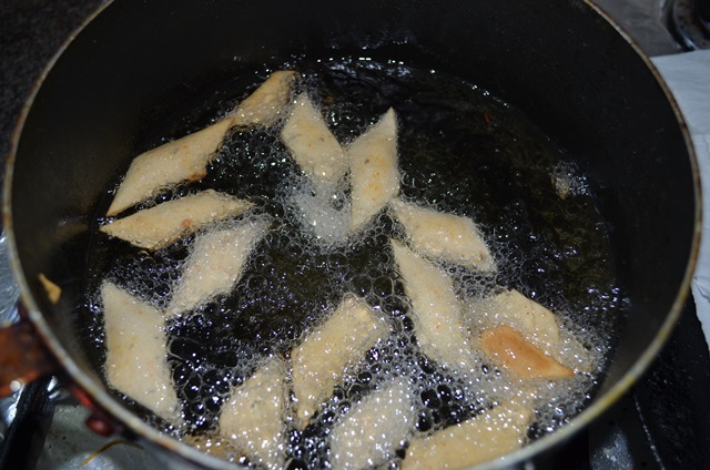 Spicy Diamond Cuts – Maida Biscuits