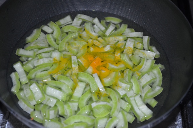 Podalangai Poricha Kootu – Snake Gourd Poricha Kootu